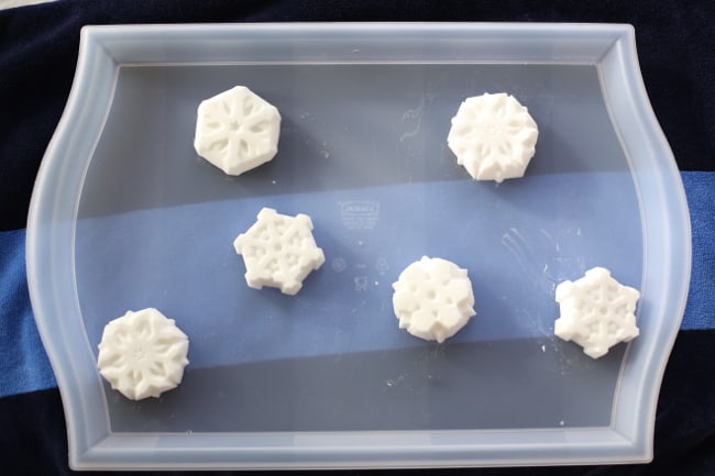 Indoor Activity For Toddlers - Fizzing Snowflakes - I Can Teach My Child!